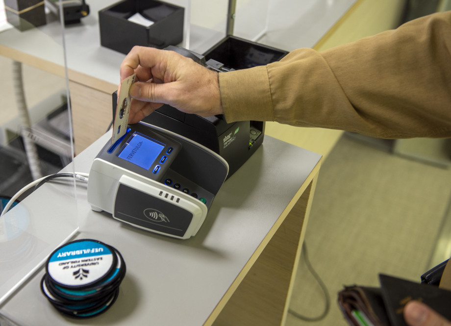 The library is invoicing overdue and reservation fees in the beginning ...