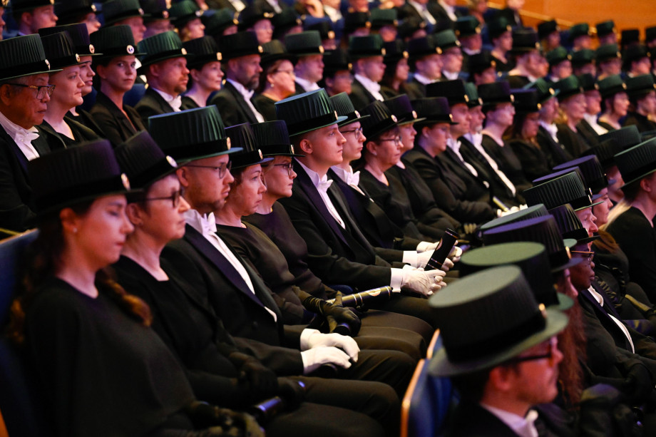 Perinteikäs promootioakti ja näyttävä juhlakulkue huipensivat ...